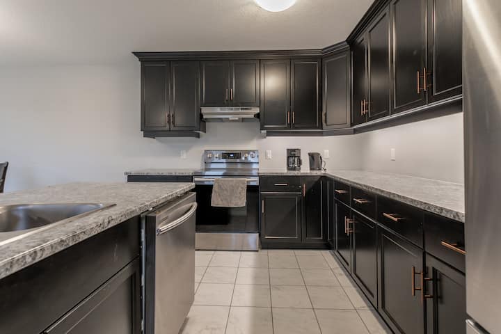 Stay For Work Or Play/4bdrm/close To 401/amenities - Ingersoll