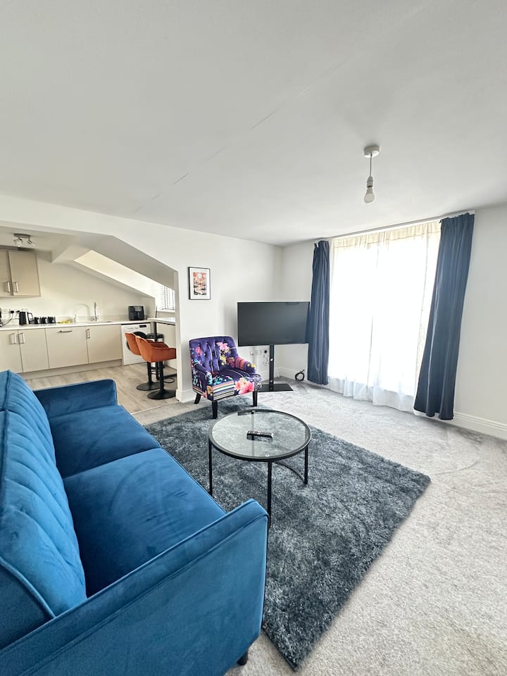 Woking Work Stay – 2 Beds + Park - Woking
