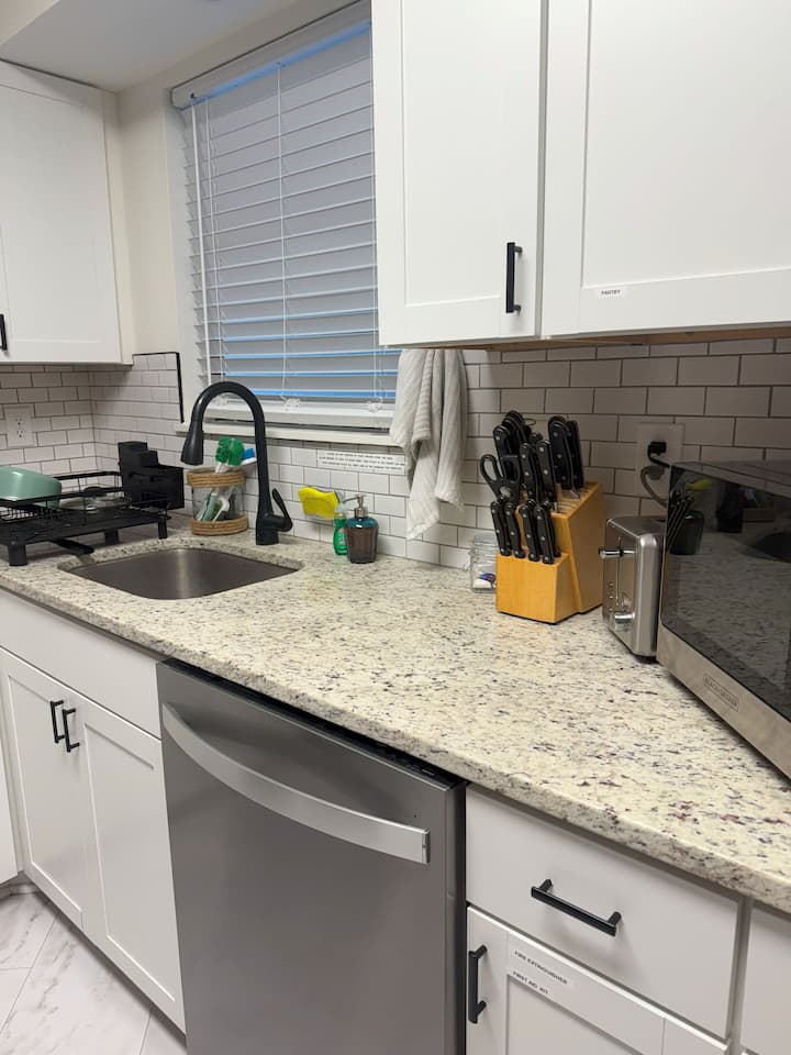 Charming 2-bedroom Condo - Hampstead, NC