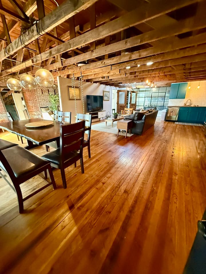Hidden Hideaway Loft - Siloam Springs, AR