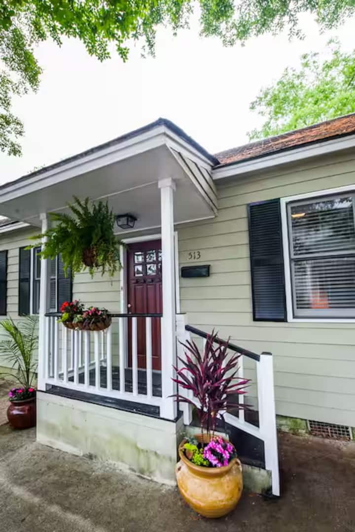 Charming 3 Br Cottage Downtown - Savannah, GA