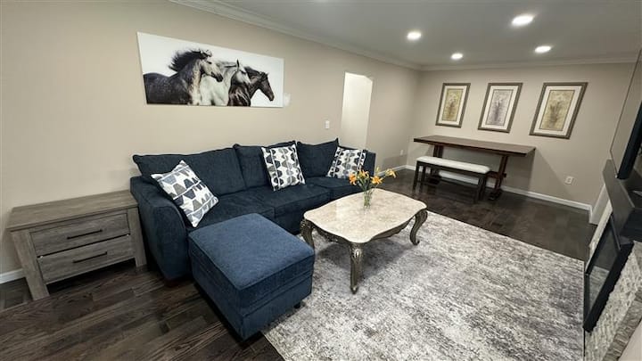 3 Bedroom Main Floor Apartment - Livonia, MI