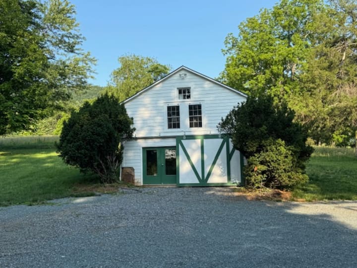 Historic Carriage House - Charlottesville, VA