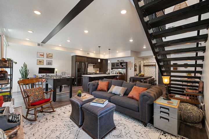 Stylish Holiday Magic! Downtown W/free Parking - Salt Lake City, UT