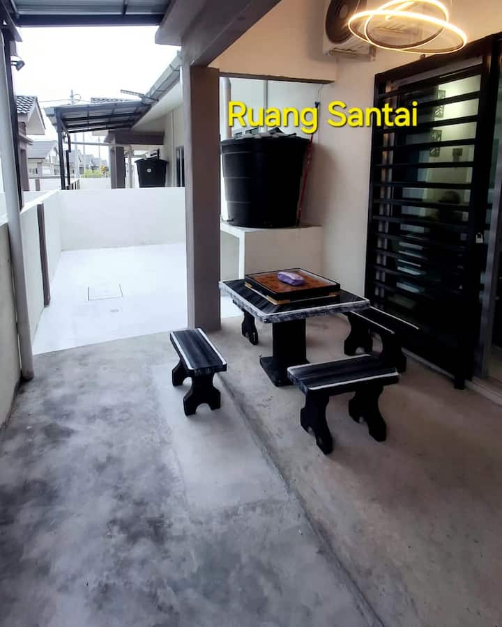 1132 D`khasieh Homestay - Ayer Tawar