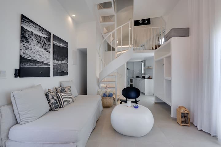 Panoramic Villa With Outdoor Hot Tub - Santorini