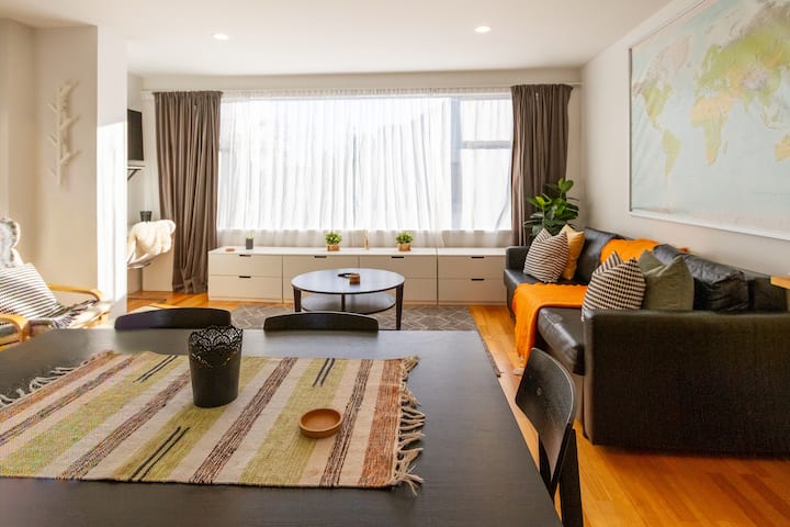Private 2br House + Garage. Great Central Location - Christchurch