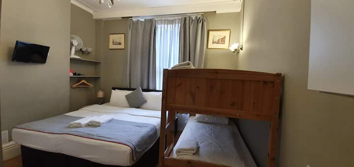 4 Person Hotel Room (Quad) - Londen