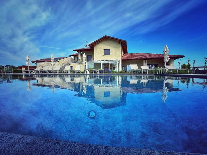 Villa Sarmassa - Camera Ortensia - Barolo