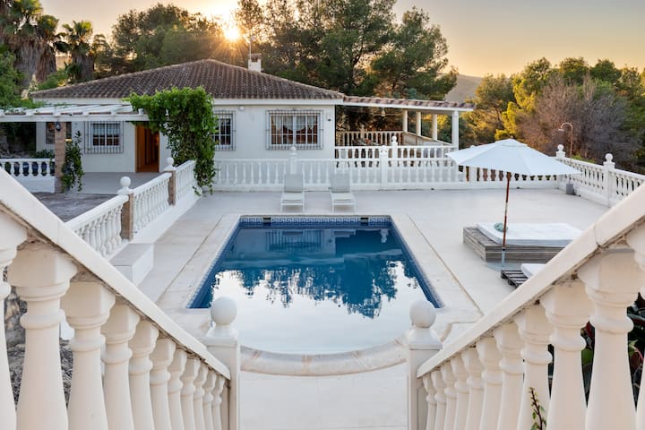 Scenic 5br Villa W/ Pool & Views - Alcira