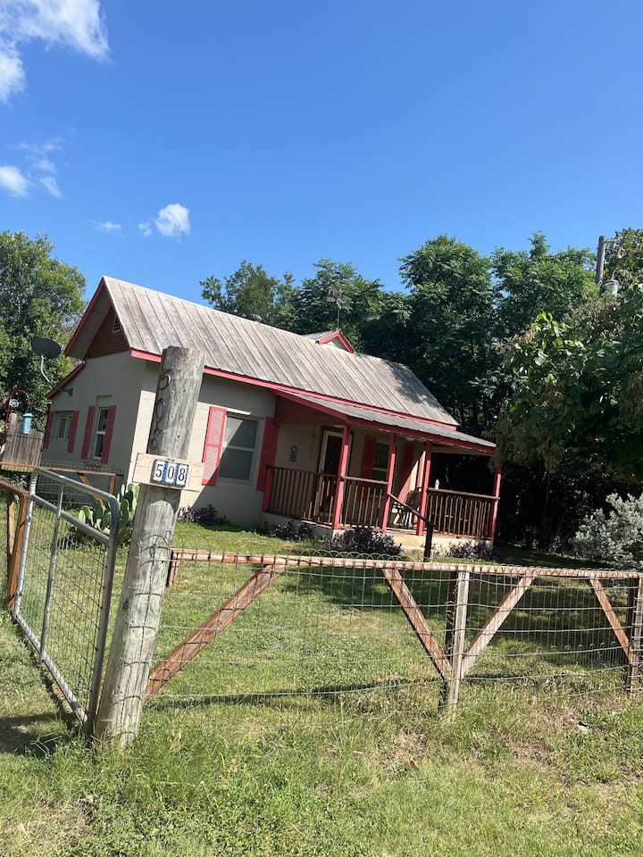 美德Meide Virtue’s - Bandera, TX