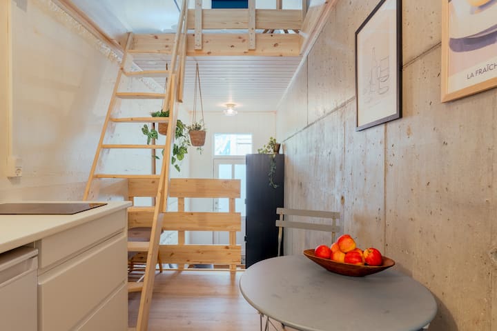 Cozy Central Tiny House Retreat - Faroe Islands