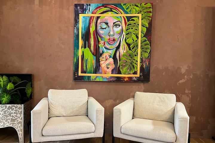 Cozy And Colorful Apartment. Great Location! - Izland