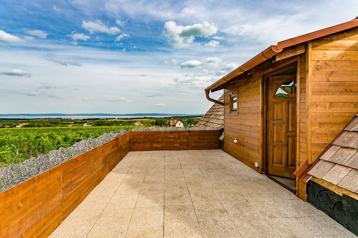 Kései Szüret Apartmanház - Balatonlelle
