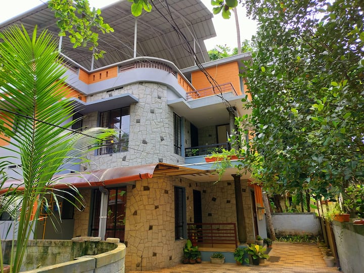 Adhvaya-ac 4bhk Near Temple & Airport - Thiruvananthapuram