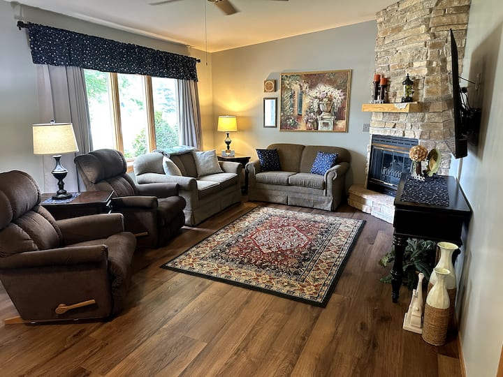 Modern Lake Escape 3br/2ba - Lakeside Beach, Genoa City