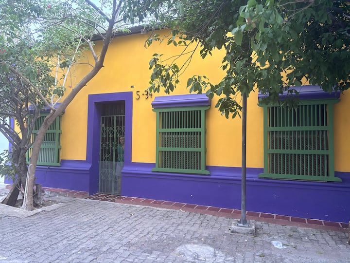 Bella Casa Colonial En Macondo -