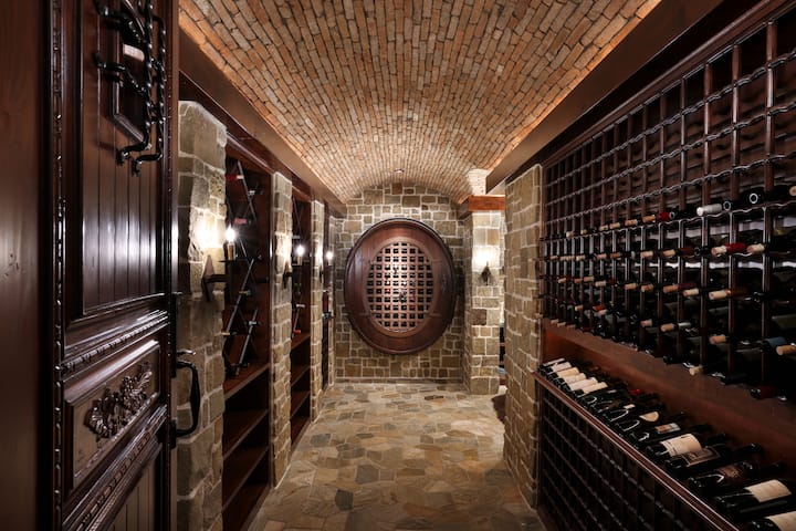 Treetop Oasis + Hot Tub + Lake Snow Views +Ev - Big Bear Lake, CA