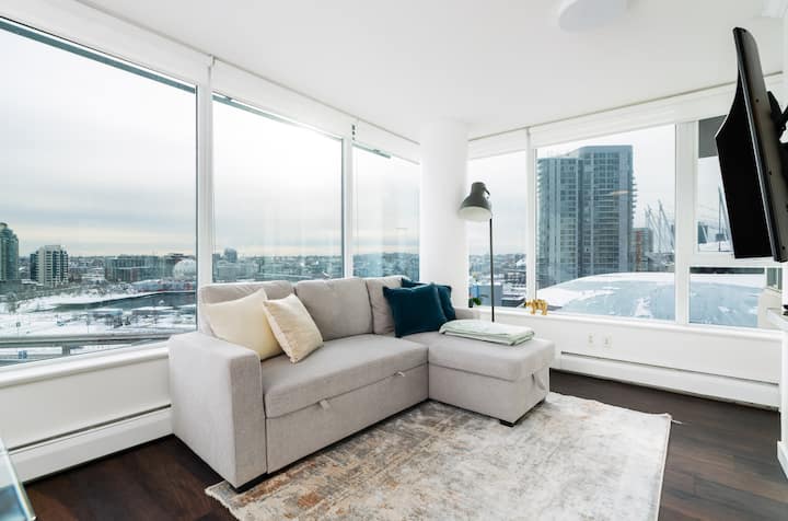 Dt Water View 2br + Den - Vancouver