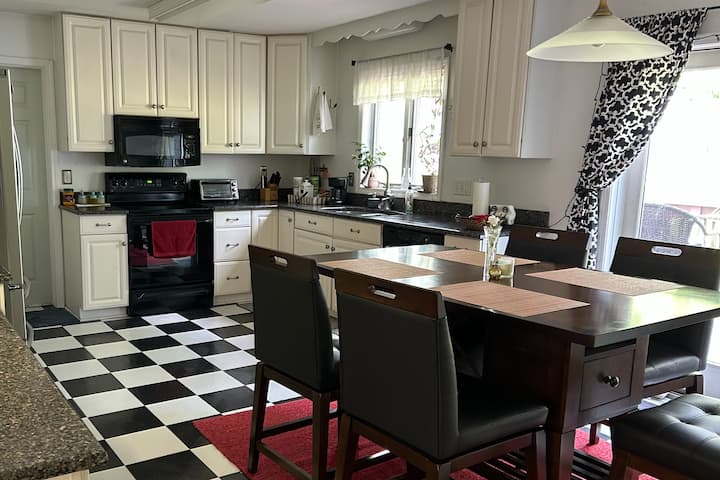 House On Cul-de-sac In Ithaca - Ithaca, NY