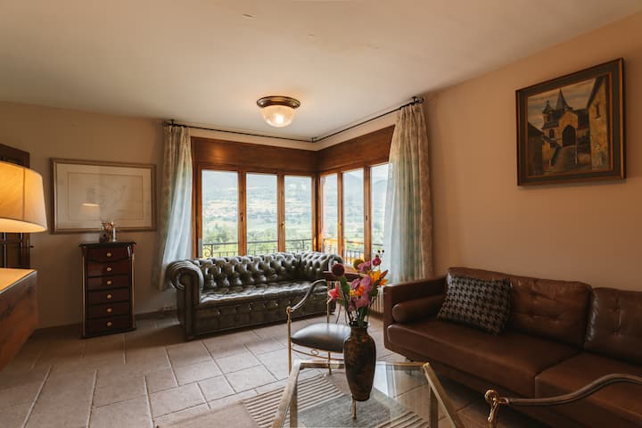 Masía Boutique L Viñedo & Montaña L Infinity Pool - La Seu d'Urgell