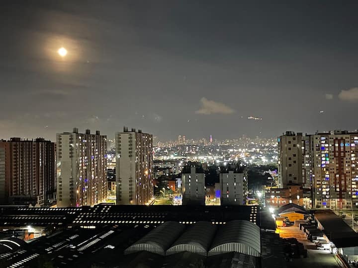 Piso 18 Alexa Led Moderno Vista Al Centro - Soacha
