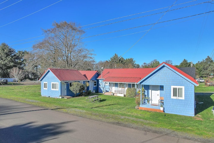 Nautical Haven – 5 Cottages, Great For Groups - Rockaway Beach, OR
