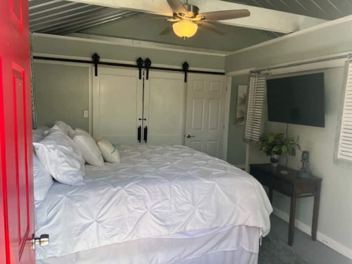 Fun Countryside Pool Suite - Alligator Alley, Summerdale