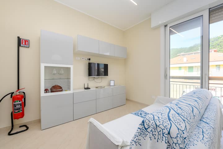 Bright Top-floor Stay With A Sea Glimpse In Riva - Sestri Levante