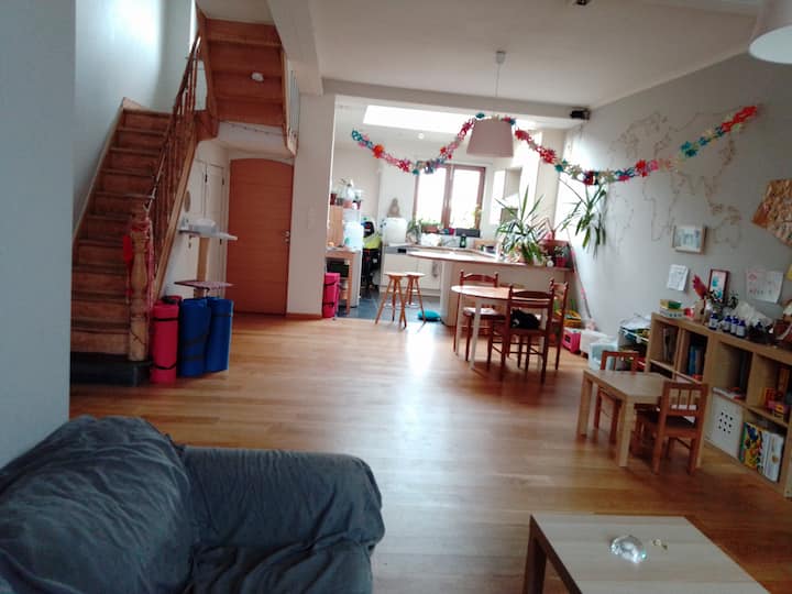 Minuscule Chambre Dans Belle Maison - Seraing