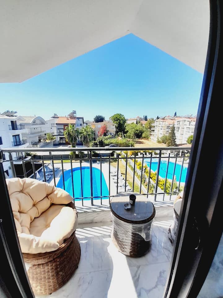 Poolside Comfort In Side - Side