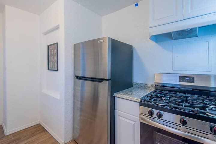 Broadway 14 - Clean Private Studio - Redondo Beach, CA