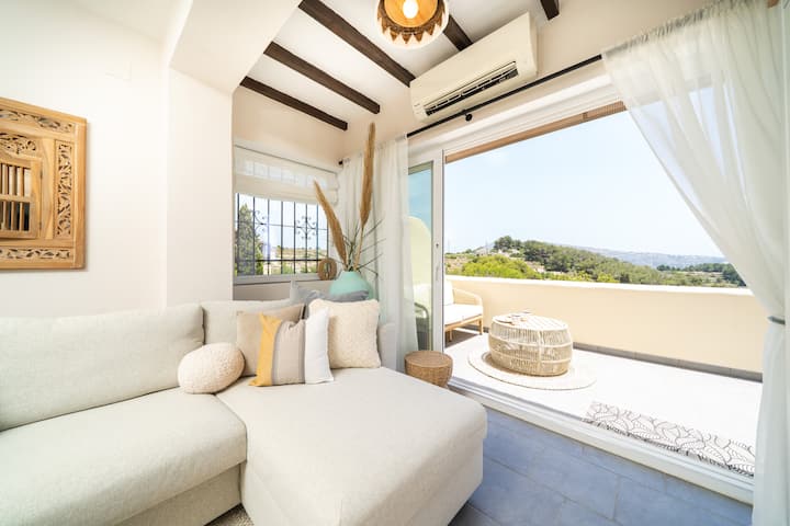 Enchanting 2-bed W/ Pool, Tennis & Mountain View - Moraira