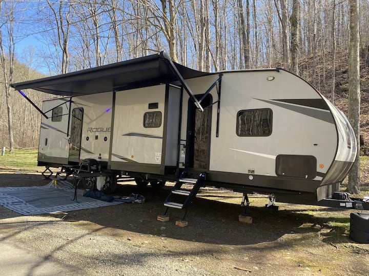 Toy Hauler - 2 Rooms & 1.5 Baths - Ashville, OH