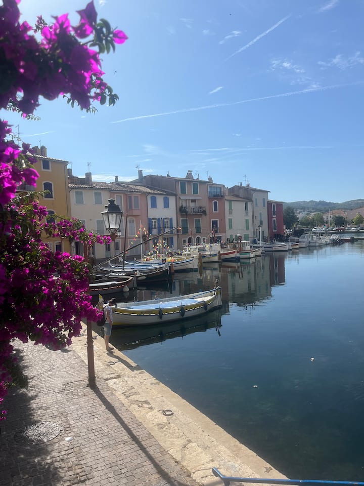 “La Maison De L’île”
T2 Chaleureux Et Provençal. - Martigues