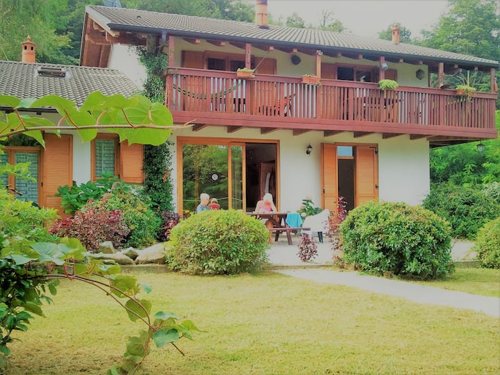 Appartamento In Villa: Puccini. - Colico