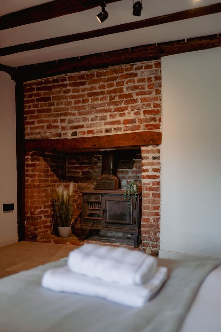 Ye Old Shop - Milton - Sleeps 12 - Kent