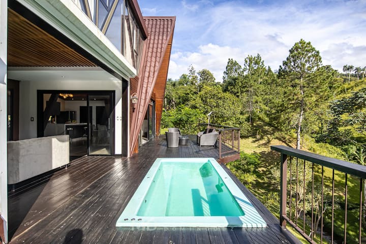 Alpina Ecohouse | Montana Magica - República Dominicana