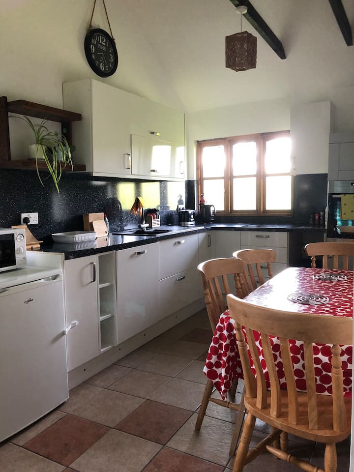Bumblebee Lodge. - Sidmouth