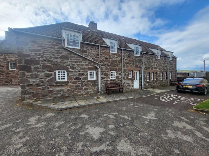 Five Bedroom Seaside Converted Heritage Sail Loft - Stonehaven