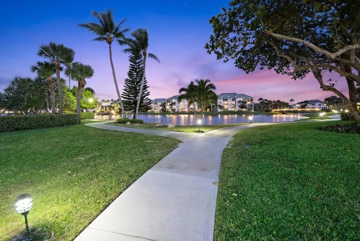 Coastal 1/1 Key West Style Villa Retreat Awaits - Jupiter, FL