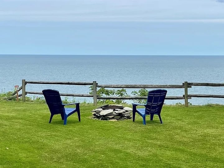Lakefront Getaway With Cozy Fireplace - North East, PA