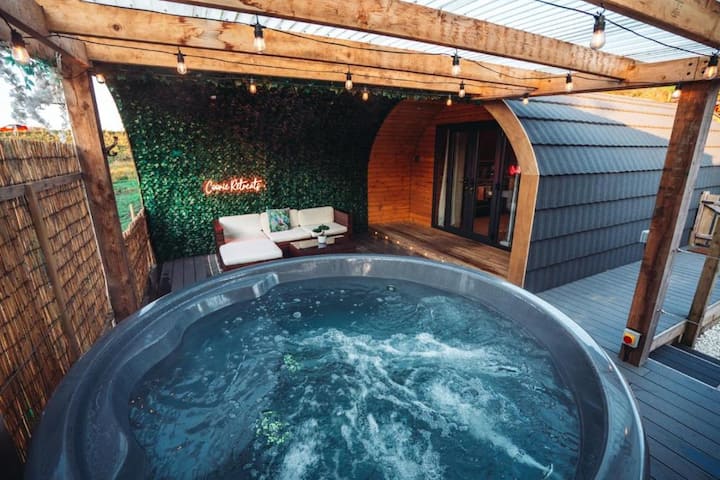 Relaxing 1br Cabin•hot Tub•outdoor Cinema Sleeps 2 - Portpatrick