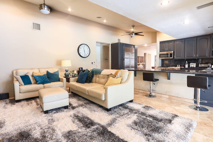 Spacious Socal Retreat +Pool/spa Backyard Paradise - 치노