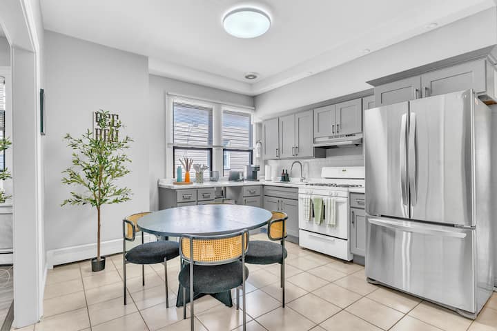 Modern 3-bed Hideaway In Newark W/ Parking - Newark, NJ