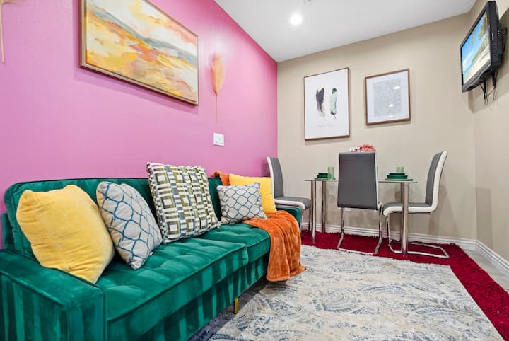 Private 2br Adu | Yard, Wi-fi, W/d, Self Check-in - Palmdale, CA