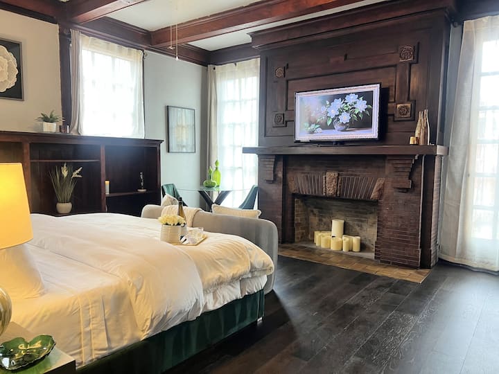 El Topazio • Earthy Escape - Dallas, TX