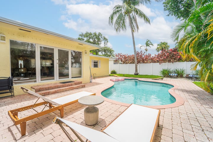 Tropical 4br Palm Villa•pool•grill•backyard•beach - Pompano Beach, FL