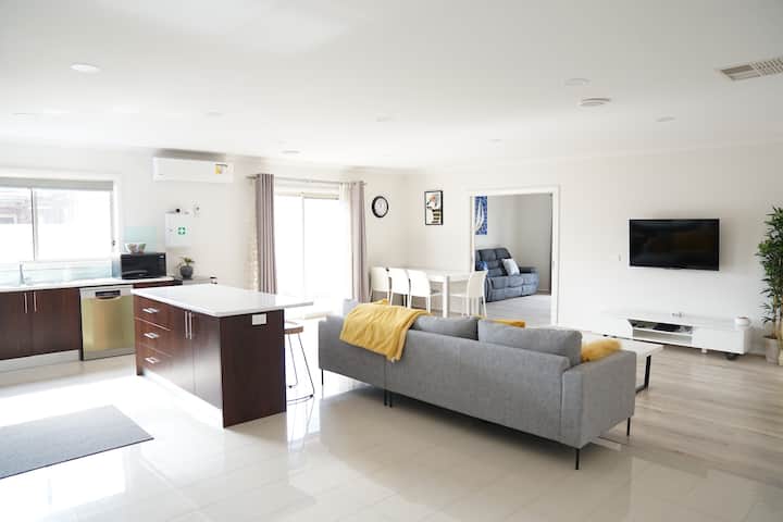 Cozy Modern - Koo Wee Rup