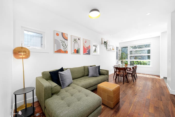 Calgary Mini Manor Near Dt|sleeps 8,prime Location - Mount Royal University